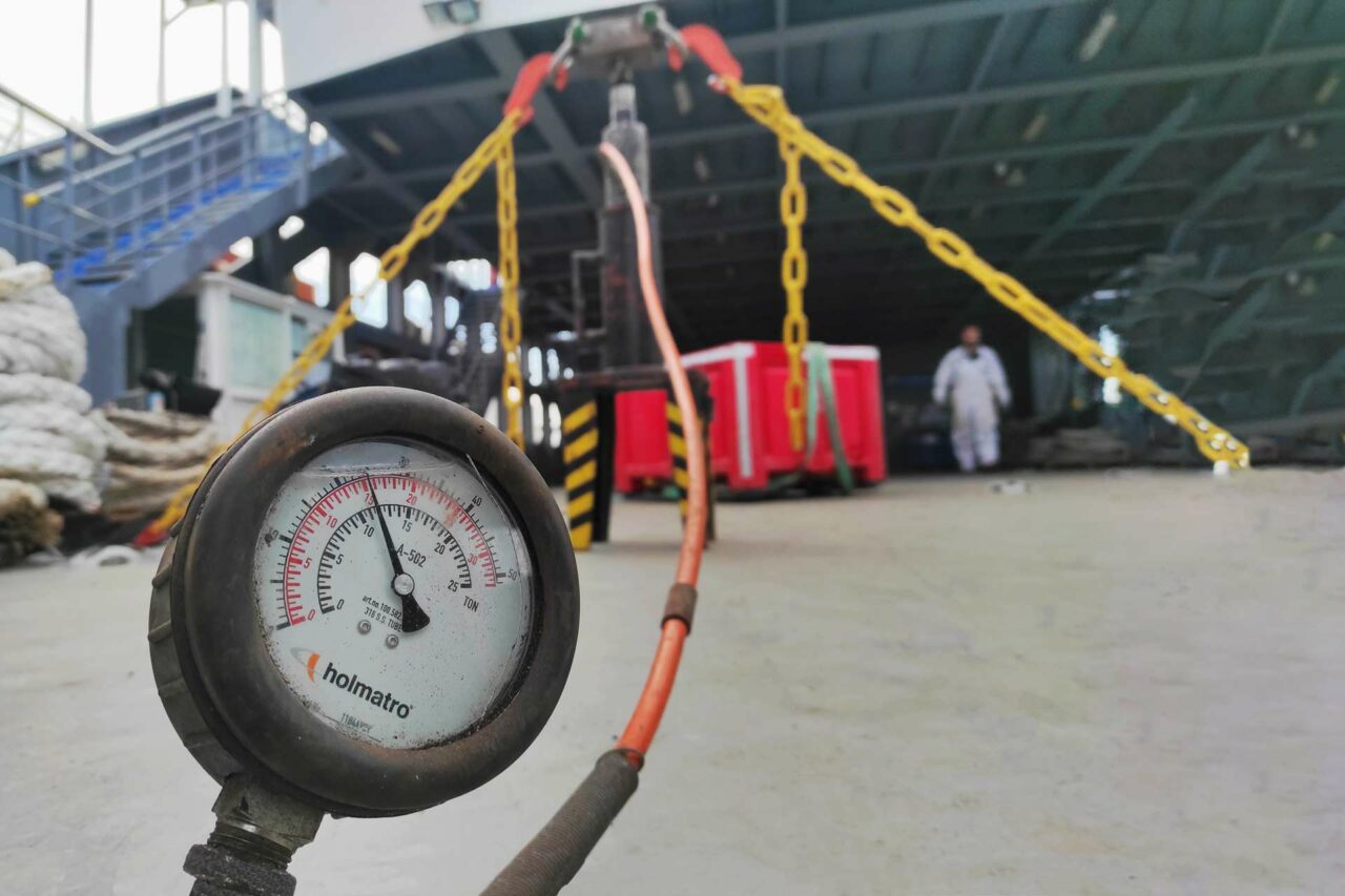 Lashing chains & Pots of Ro-Ro vessels / Pad eyes testing - Navaltech